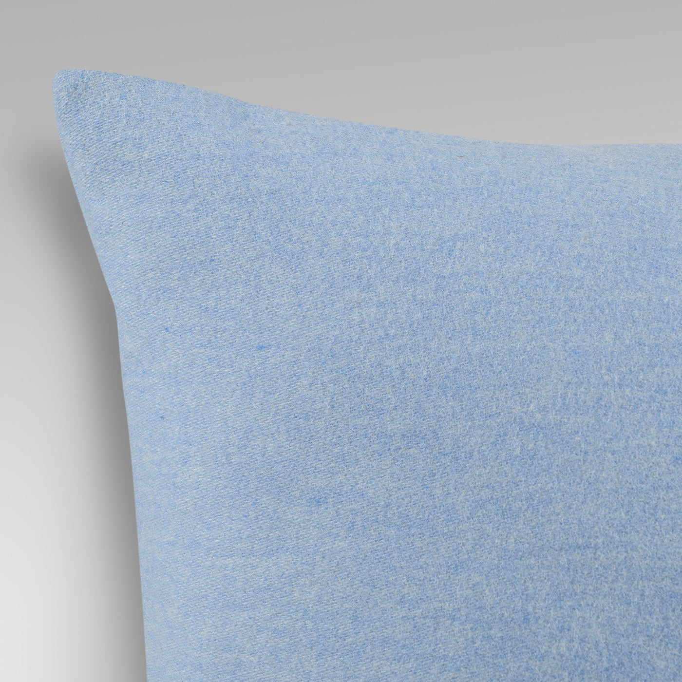 Defilé Square Azure Cushion Rivolta Carmignani | Artemest