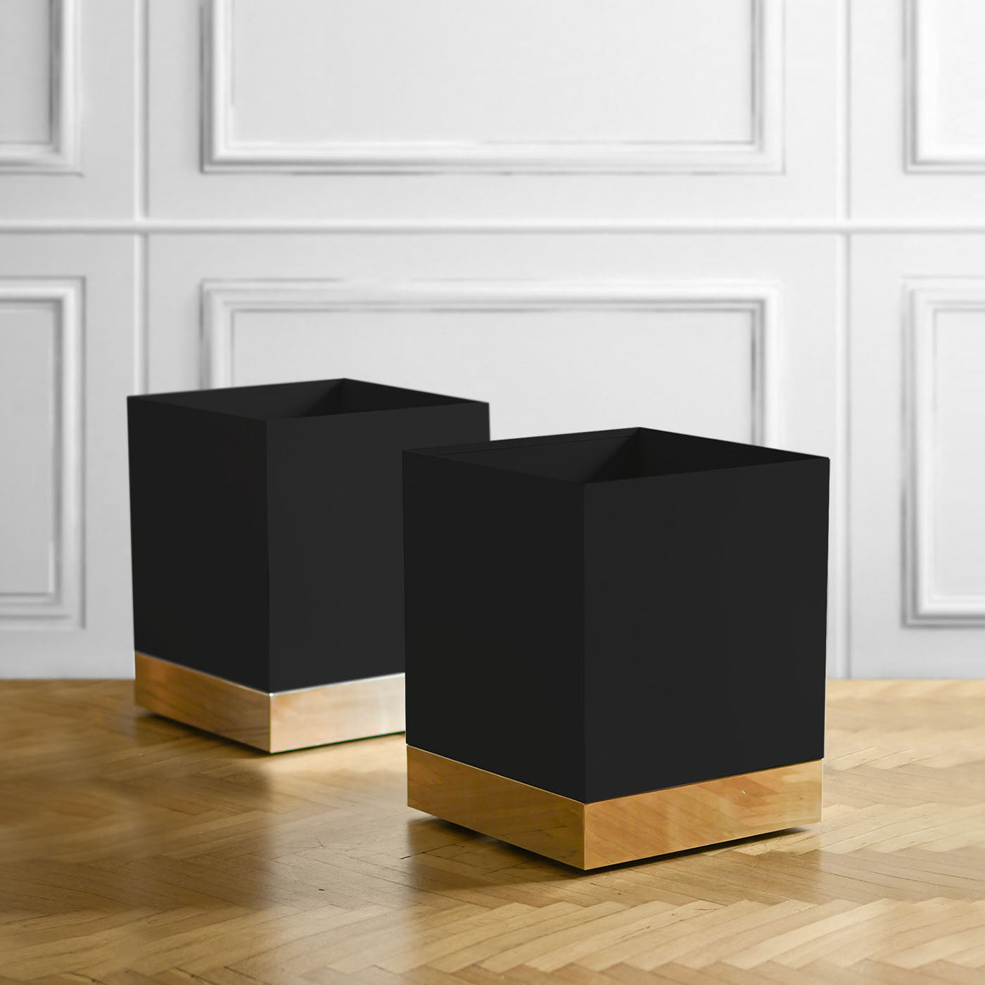 Square-Based Black & Brass Metal Wheeled Cachepot Molto Collectibles ...