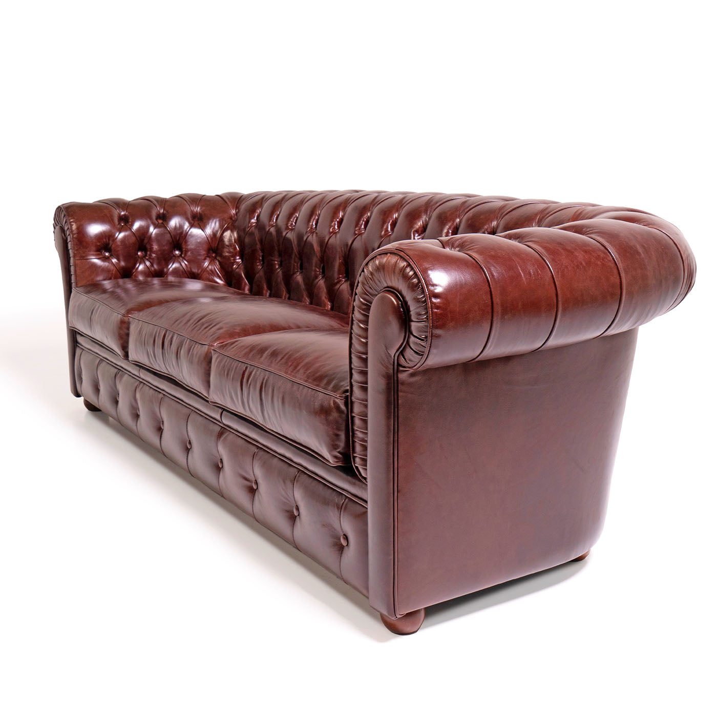 Chesterfield ruby red leather sofa Mantellassi 1926 | Artemest