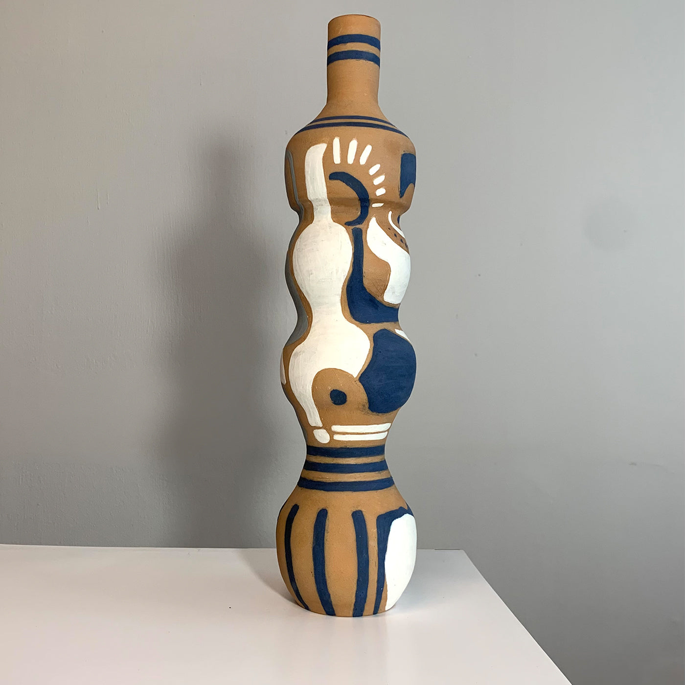 U1 Abstract Motif Terracotta Decorative Vase Enryhands | Artemest