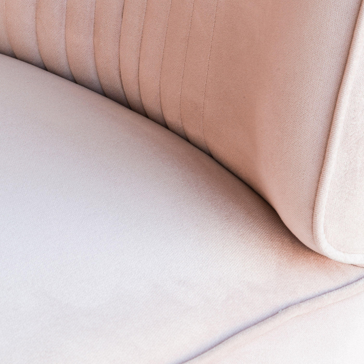 Giulia T. Pink Armchair by Lucia Ippolito Softhouse | Artemest