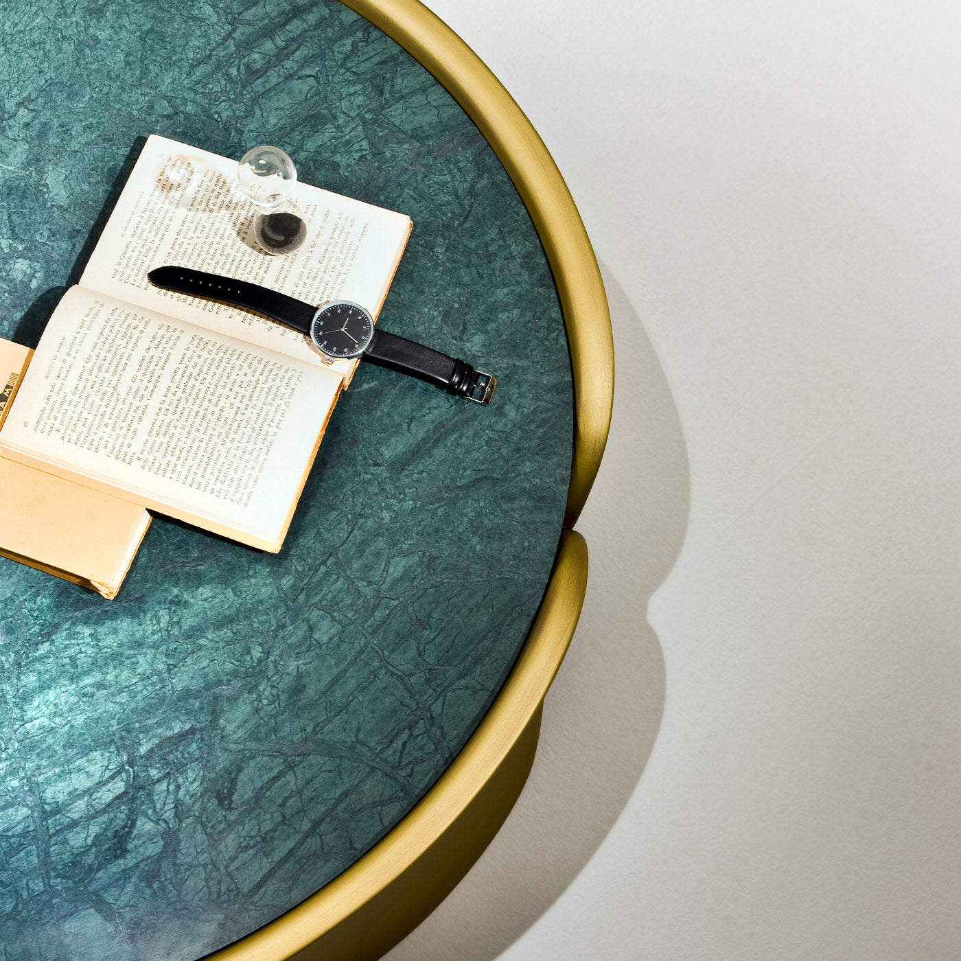 Hugs Low Gold-Lacquered Coffee Table Laura Meroni | Artemest