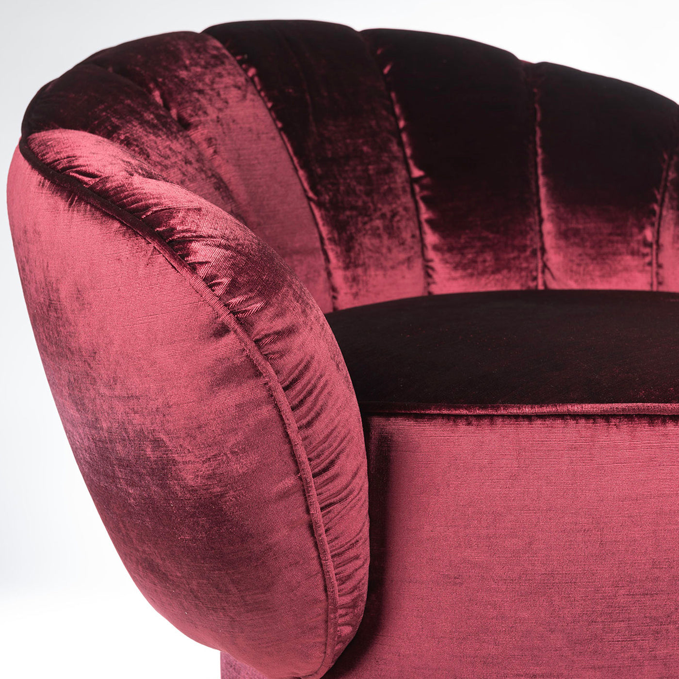Kidman Red Lounge Chair VGnewtrend | Artemest