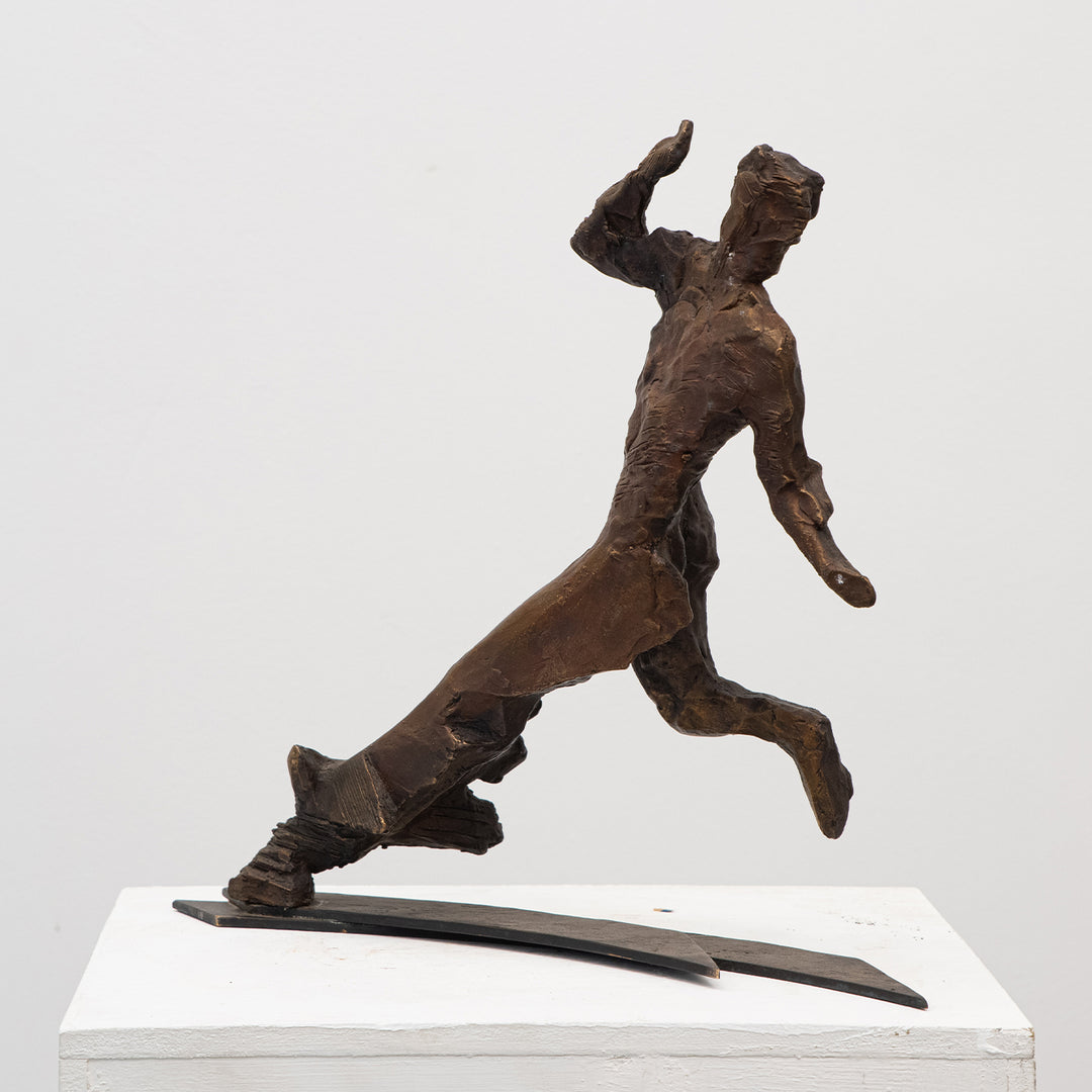Runner sculpture Stella Battaglia | Artemest