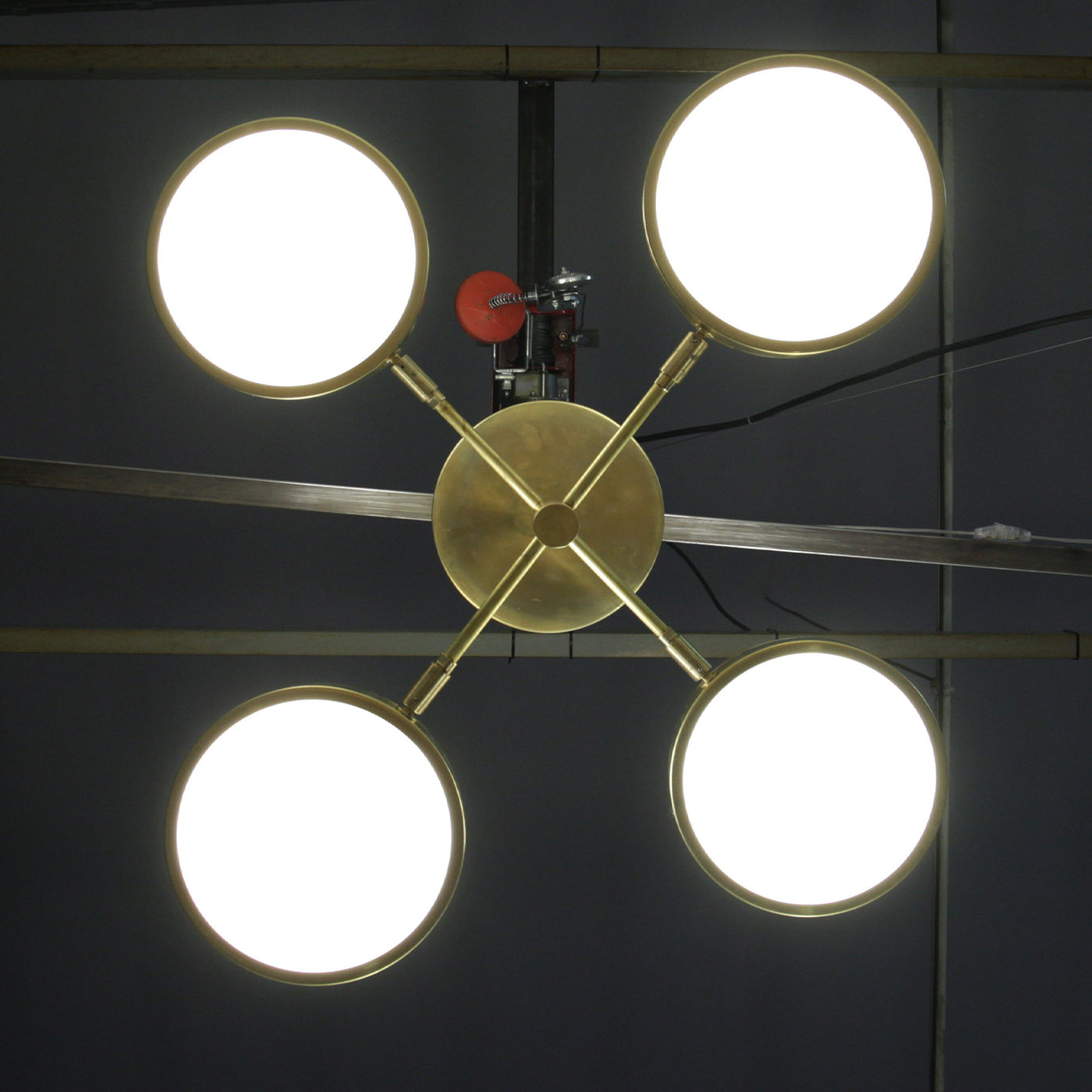 Sistema 4-arms brass and glass Chandelier Silvio Piattelli | Artemest