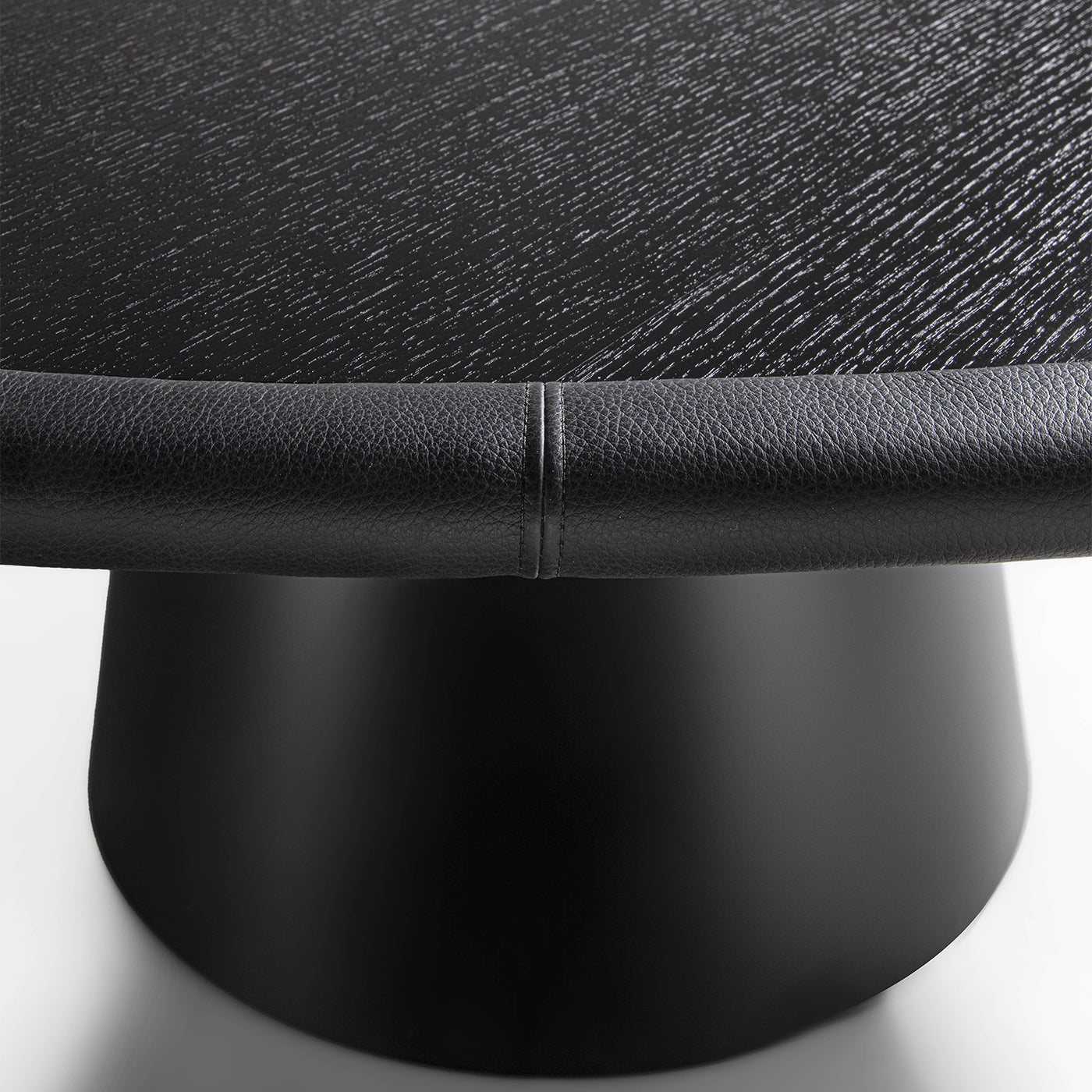 Loop Round Black Leather Table Enrico Pellizzoni | Artemest