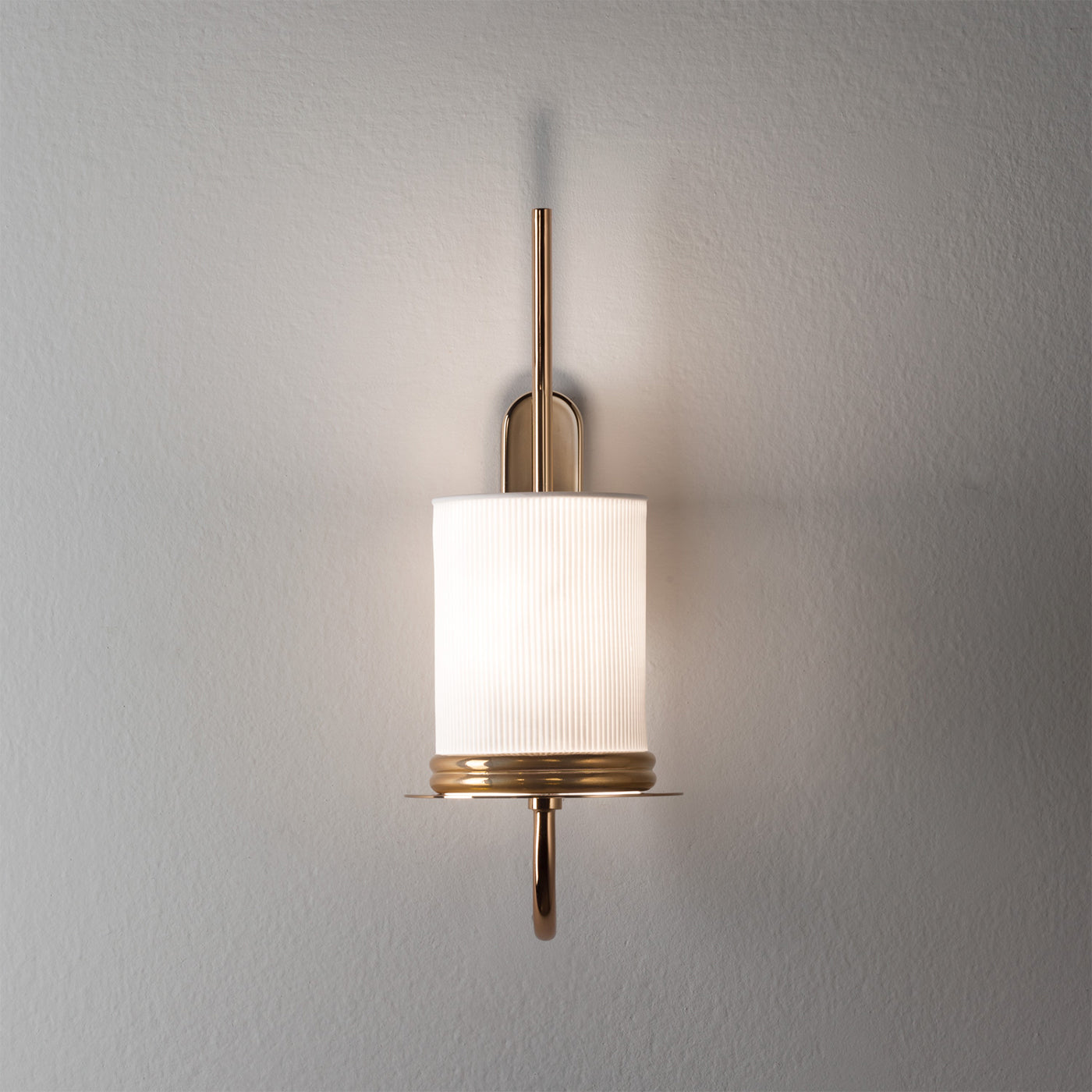 London 1-Light Grooved Sconce Villari | Artemest