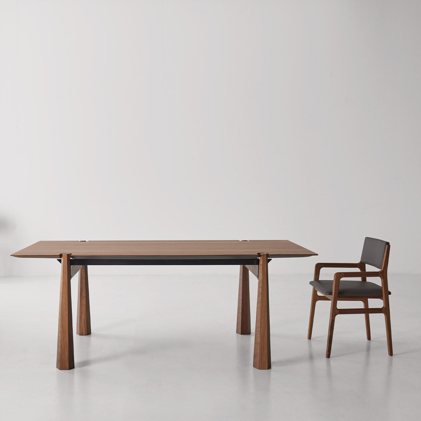 York Walnut Wood Dining Table Modesign | Artemest
