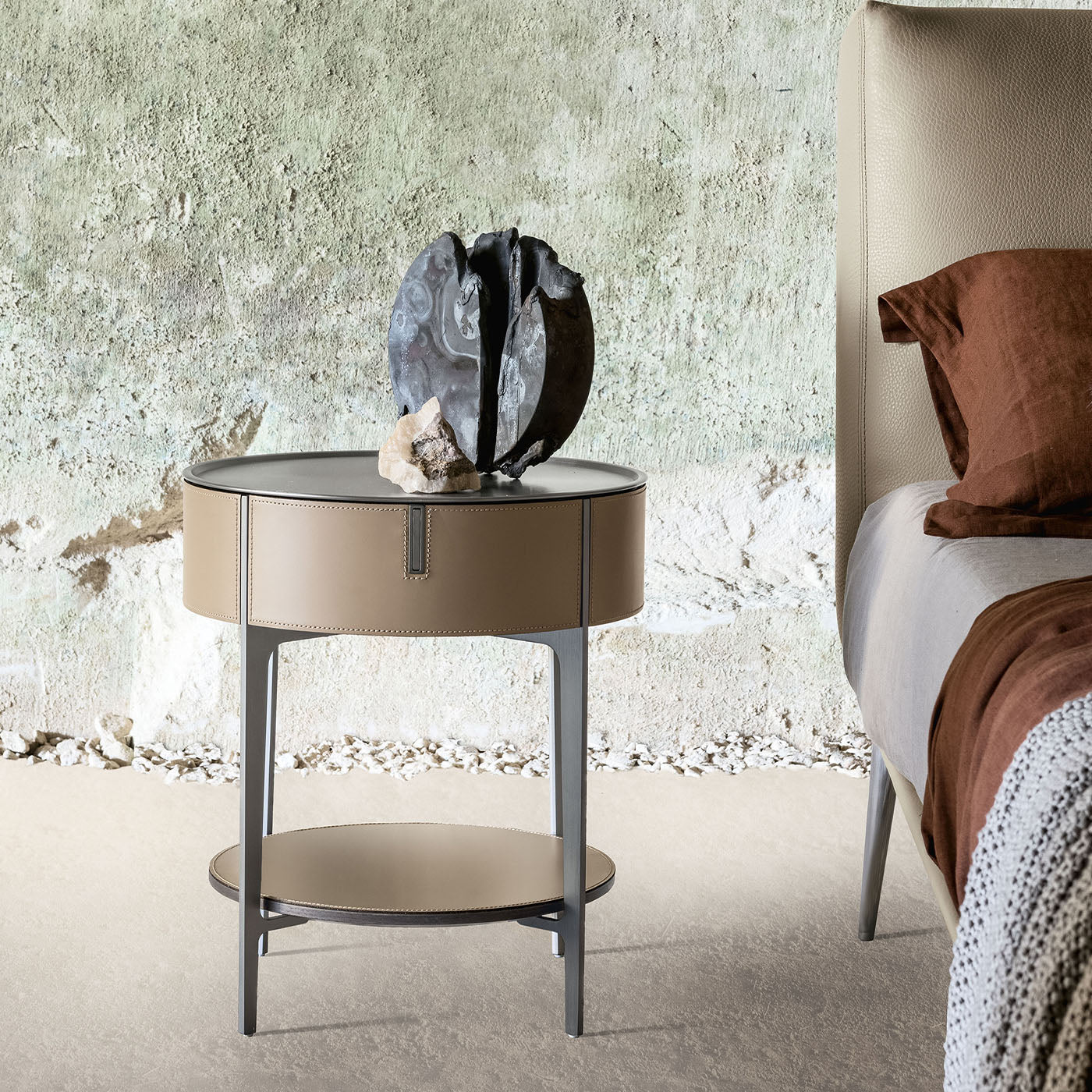 Round Bedside Table by Giuseppe Bavuso Alivar | Artemest