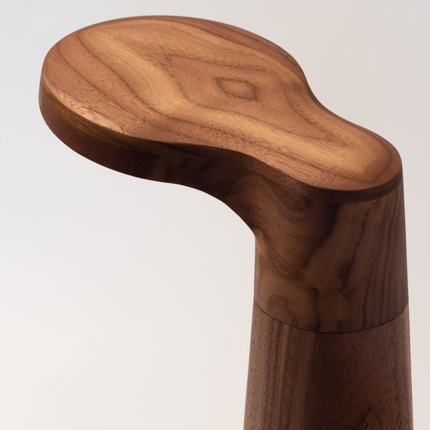 Walnut Studio Lamp Isato Prugger | Artemest