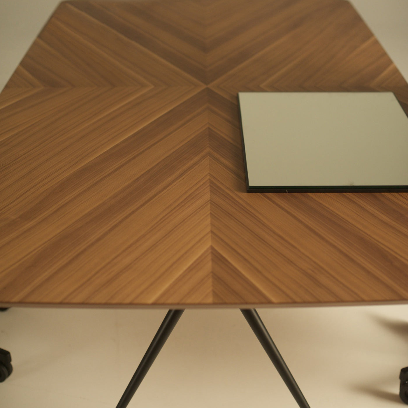 Dapper 1 Walnut Meeting Table Sitia | Artemest