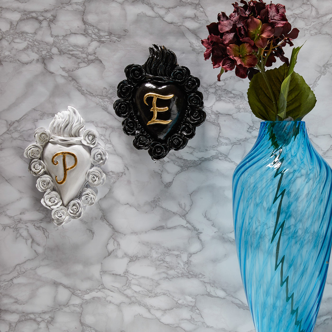 PUNK ROSES WITH INITIAL BLACK AND GOLD LEAF CERAMIC HEART Cuore di ...