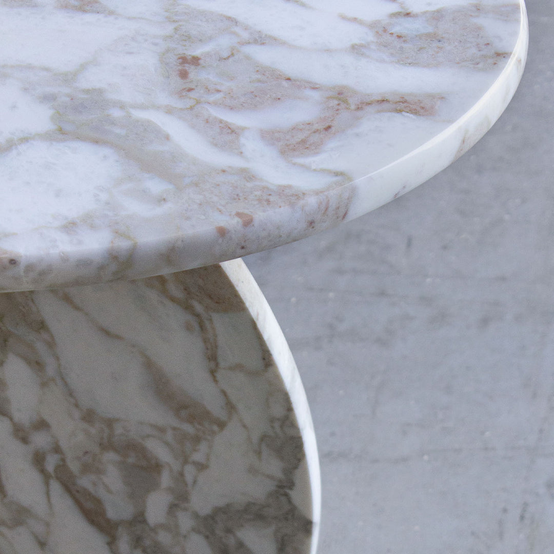 SST023 Calacatta Oro Round Marble Side Table Stone Stackers | Artemest