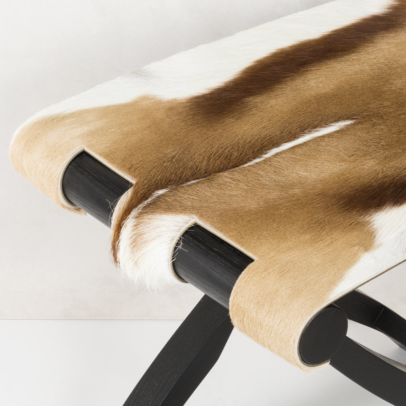 Arturo Brown Folding Stool/Luggage Rack Giobagnara | Artemest
