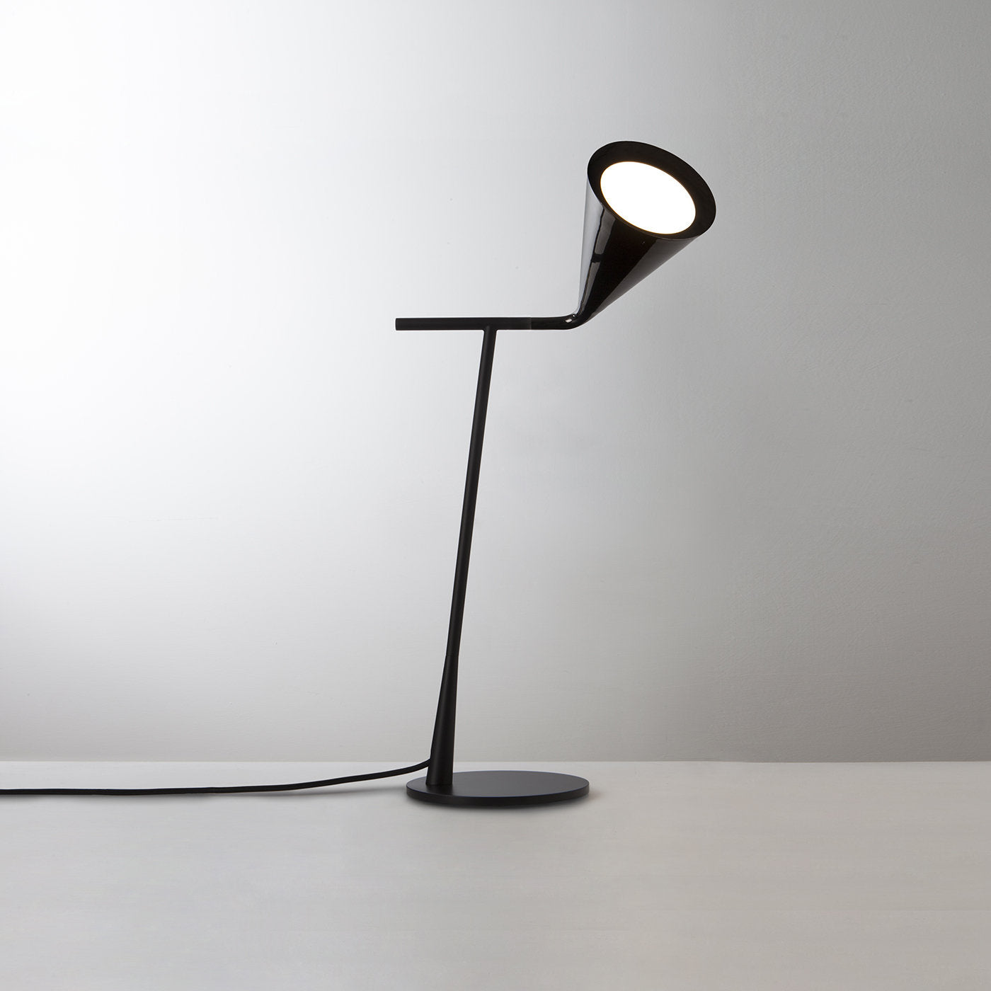 Gordon Black Table Lamp by Corrado Dotti Tooy | Artemest