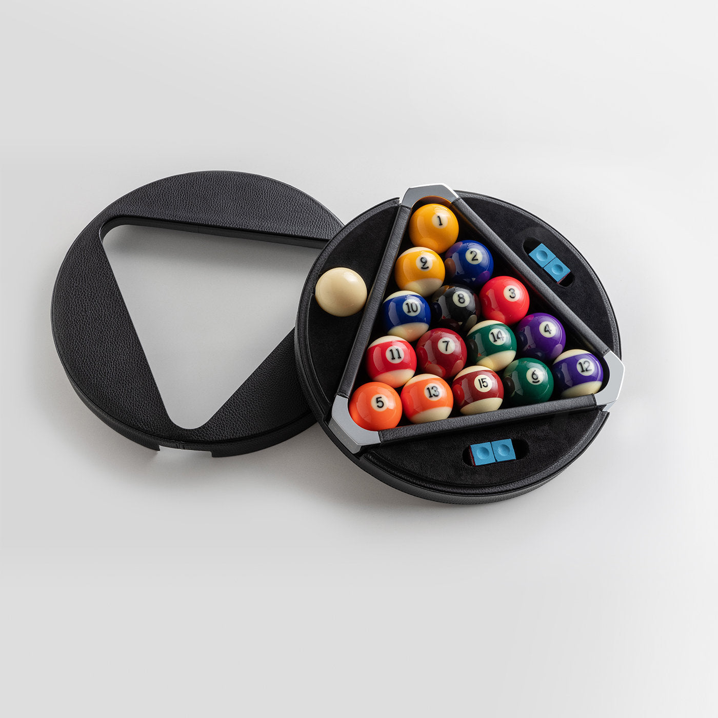 Billiard Leather Game Set Impatia | Artemest