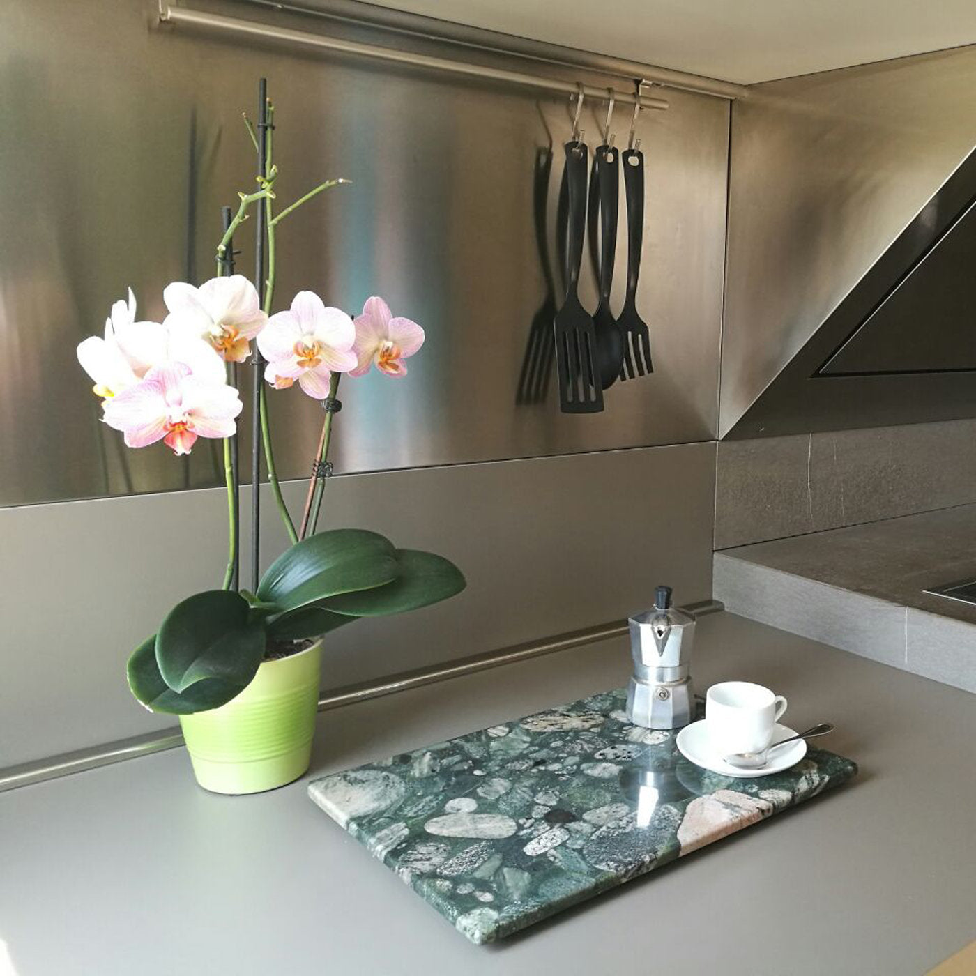 Convivio Centerpiece in Polished Green Marinace Marble Espidesign by ...