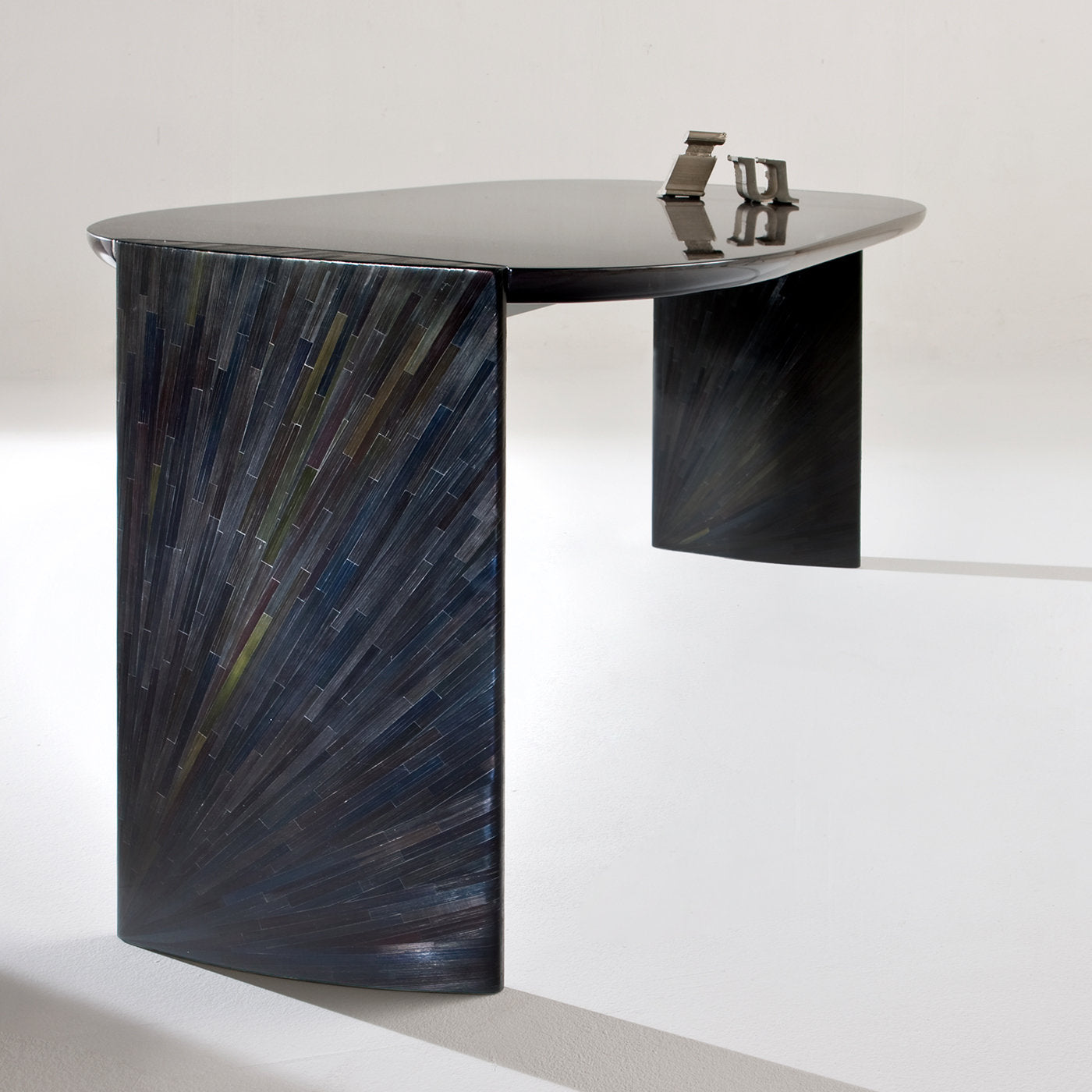 Luxury Black Round Wood Poe Desk Laura Meroni | Artemest