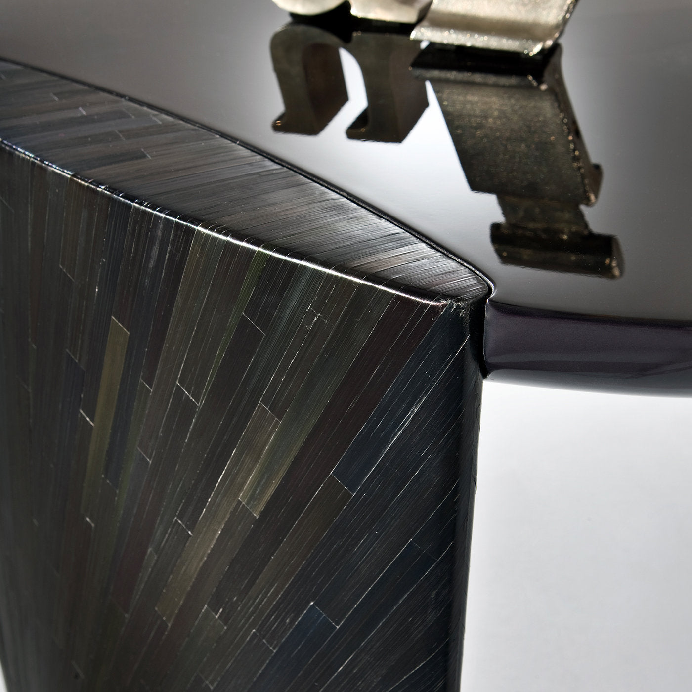 Luxury Black Round Wood Poe Desk Laura Meroni | Artemest