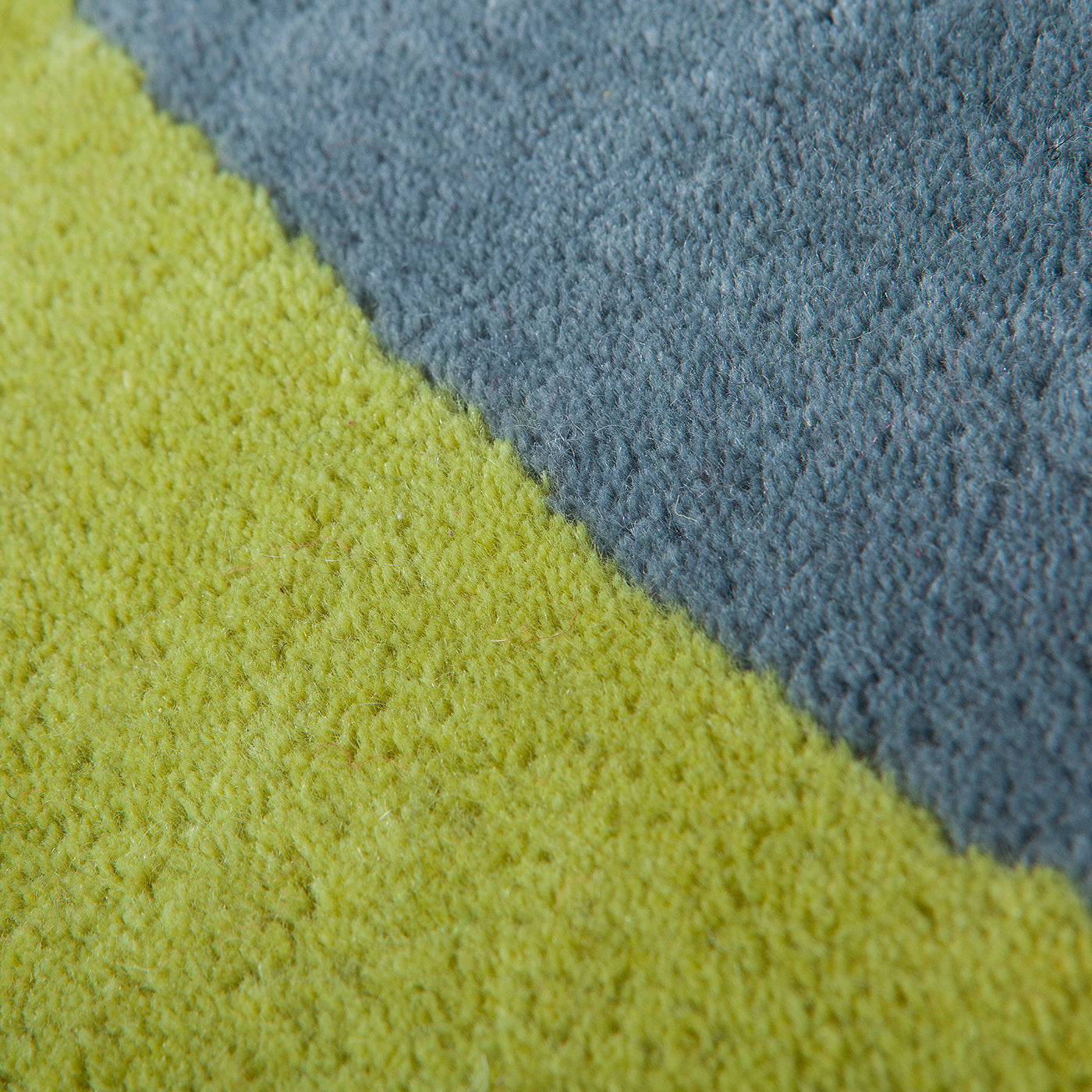 Hypno Rug by Antonella Negri & Matteo Guaschi Nodus | Artemest