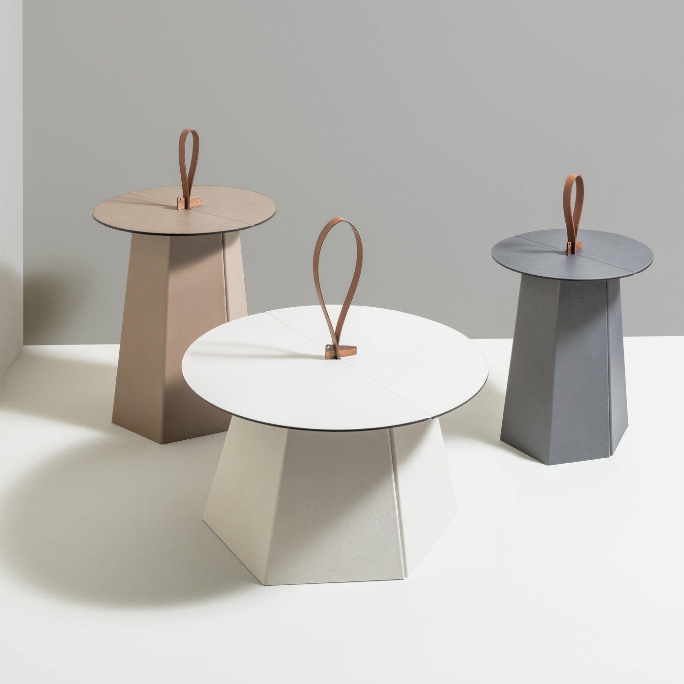 Aile Medium Gray Side Table Pinetti | Artemest