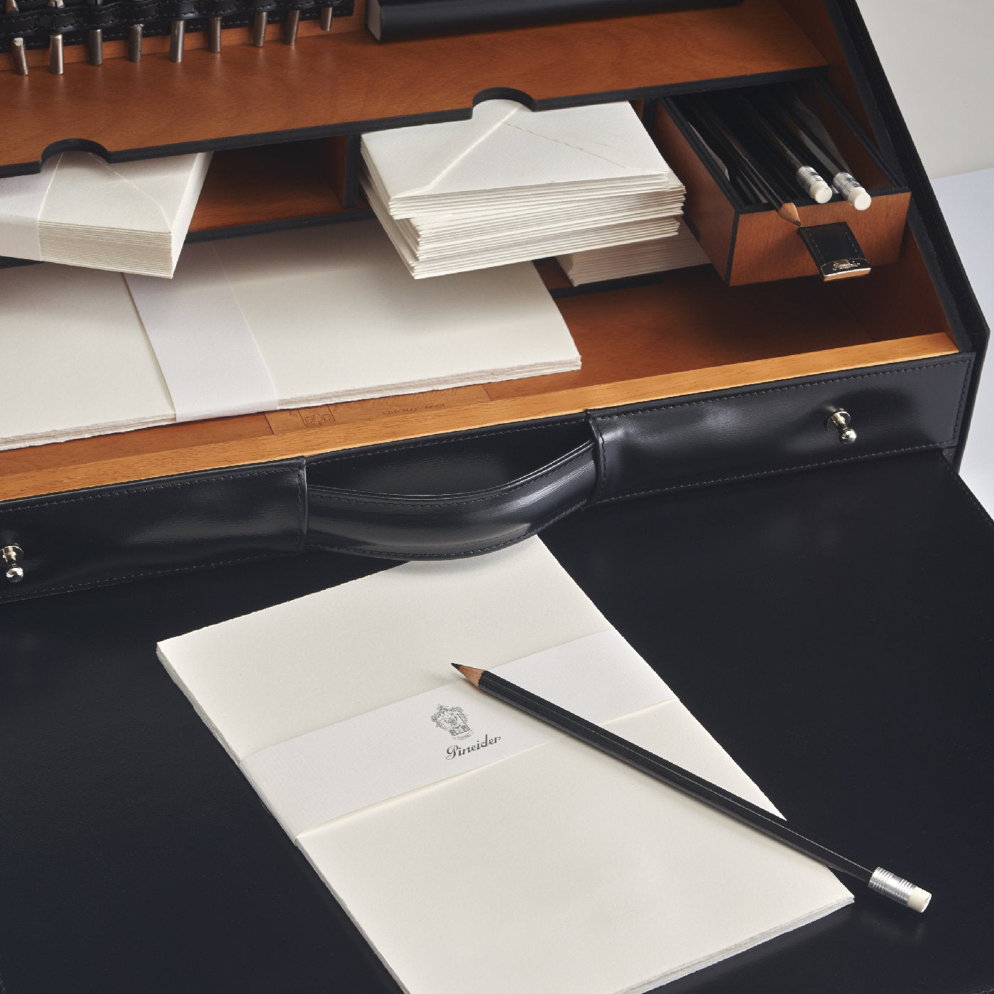 Travel Desk Set Black Pineider | Artemest