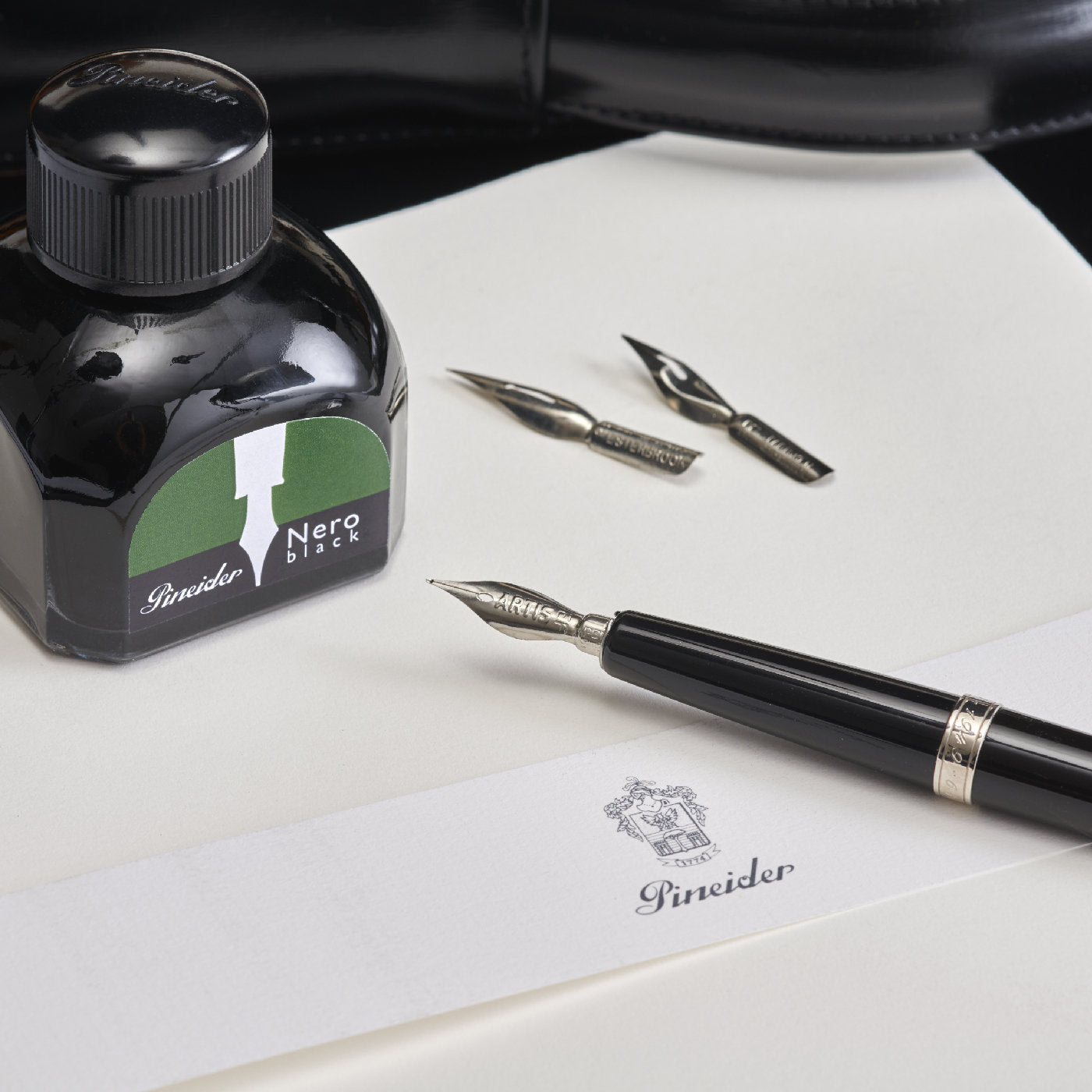 Travel Desk Set Black Pineider | Artemest
