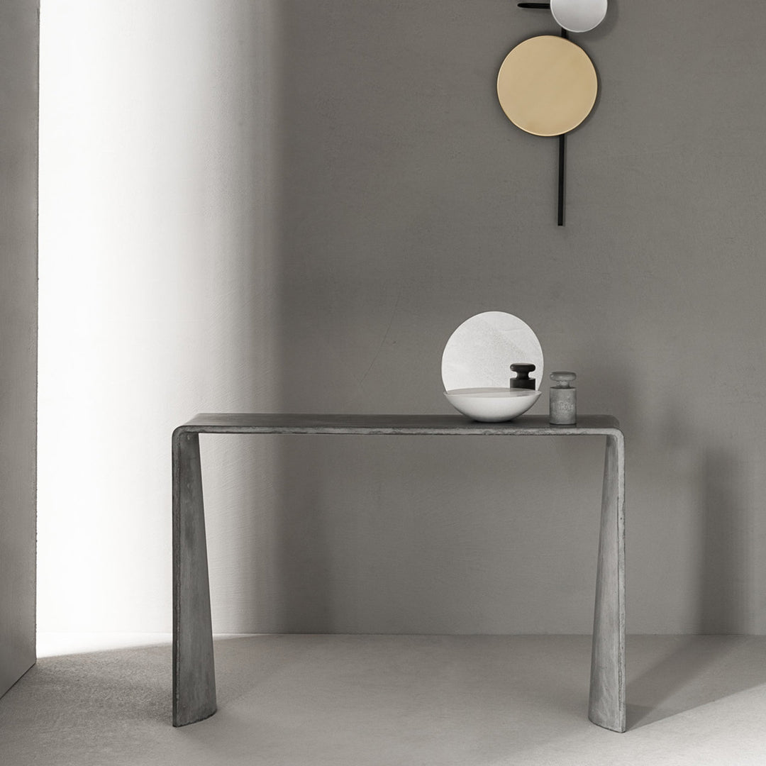 Tadao Alto Concrete Console Table Forma & Cemento | Artemest