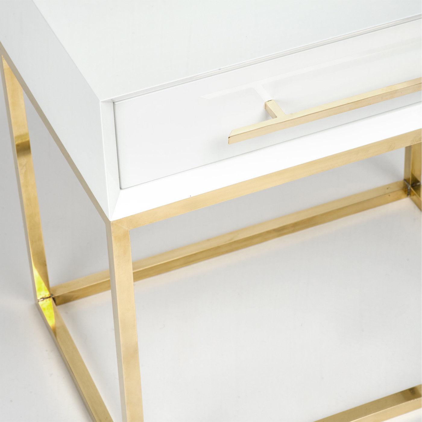Piero White Side Table Tribute | Artemest