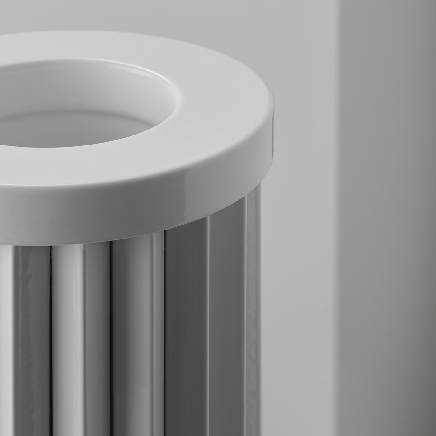 Rombini A White Vase by Ronan & Erwan Bouroullec Mutina | Artemest