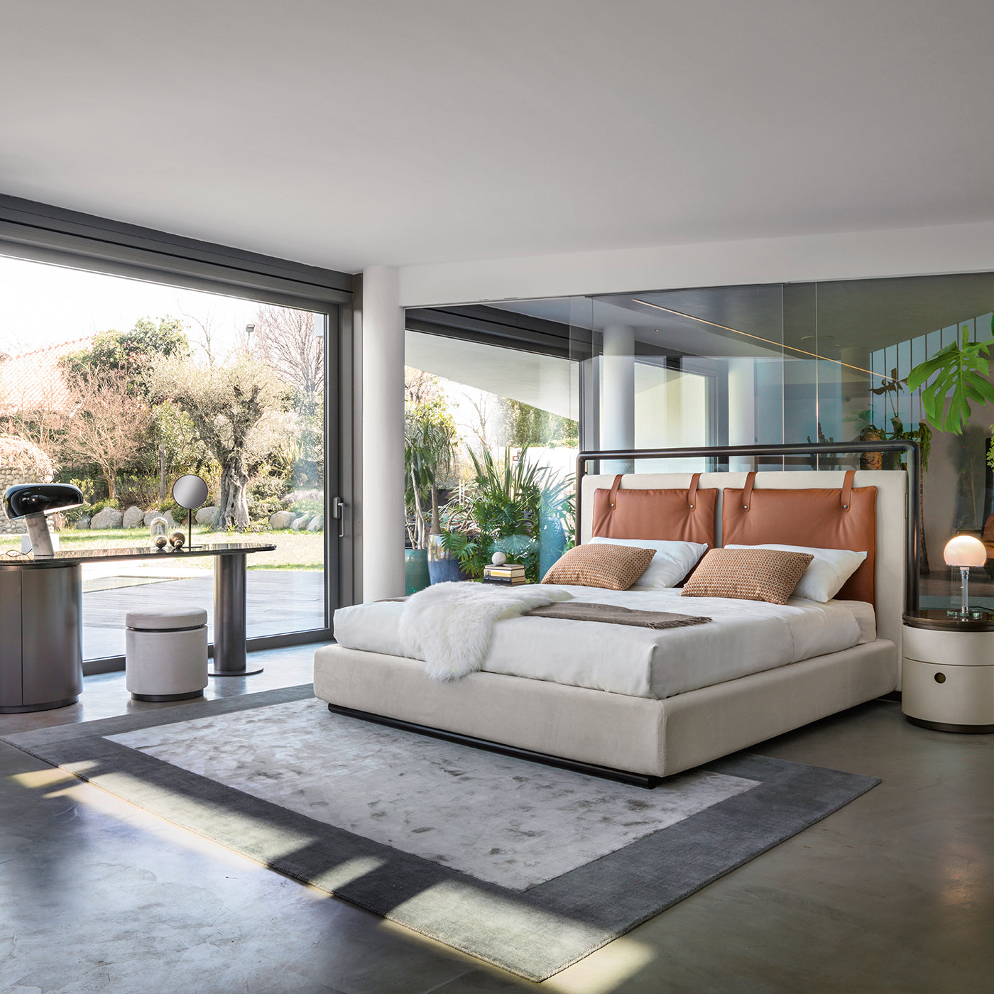 Louvre Bed ReDéco | Artemest