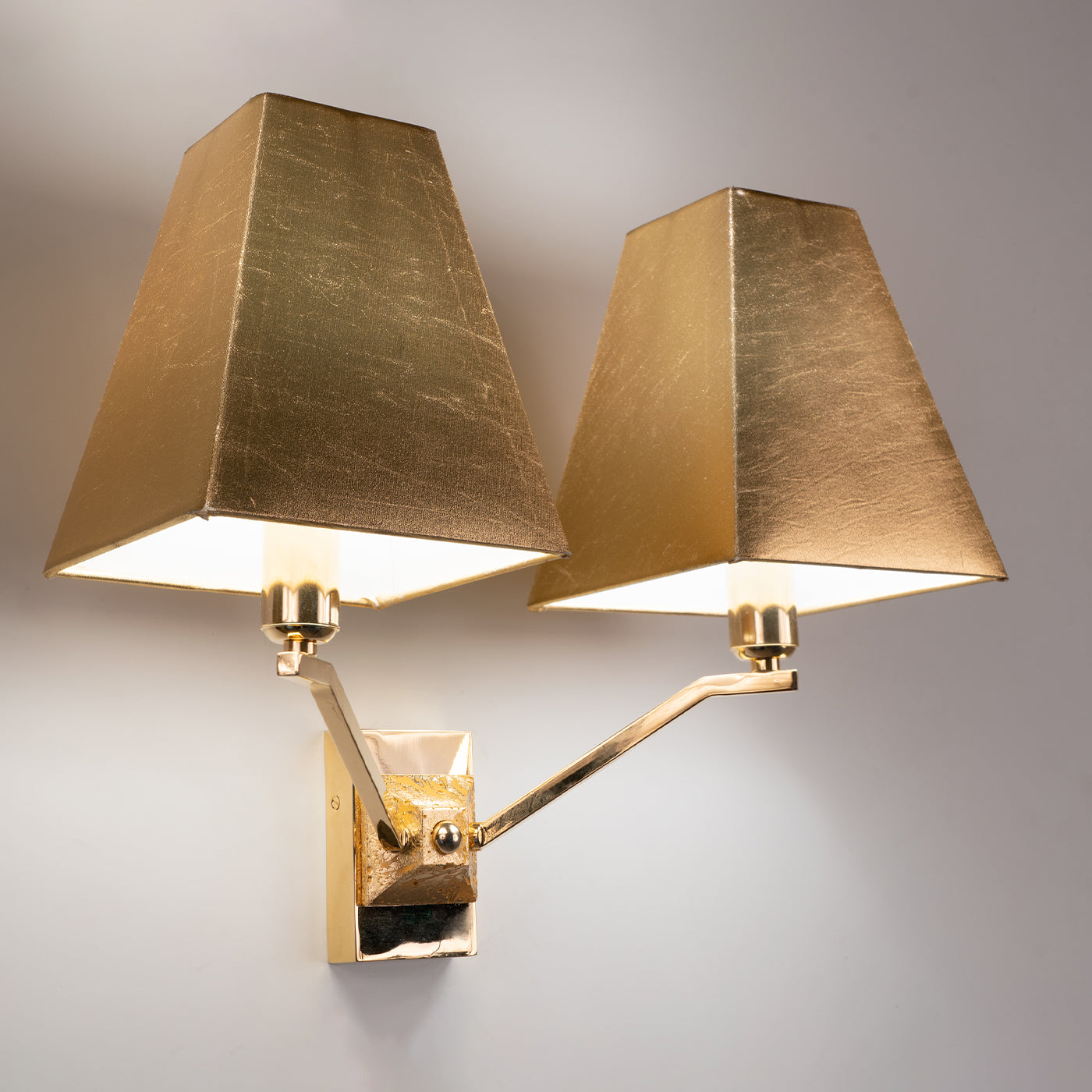 2-Light Gold-Leaf Wall Lamp Rora Illuminazione | Artemest