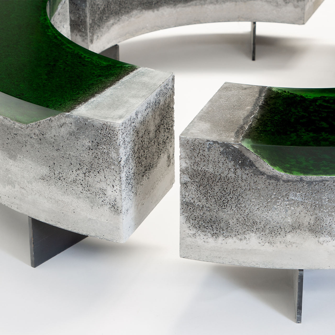 Cala bench resin and concrete top R18 Draga & Aurel | Artemest
