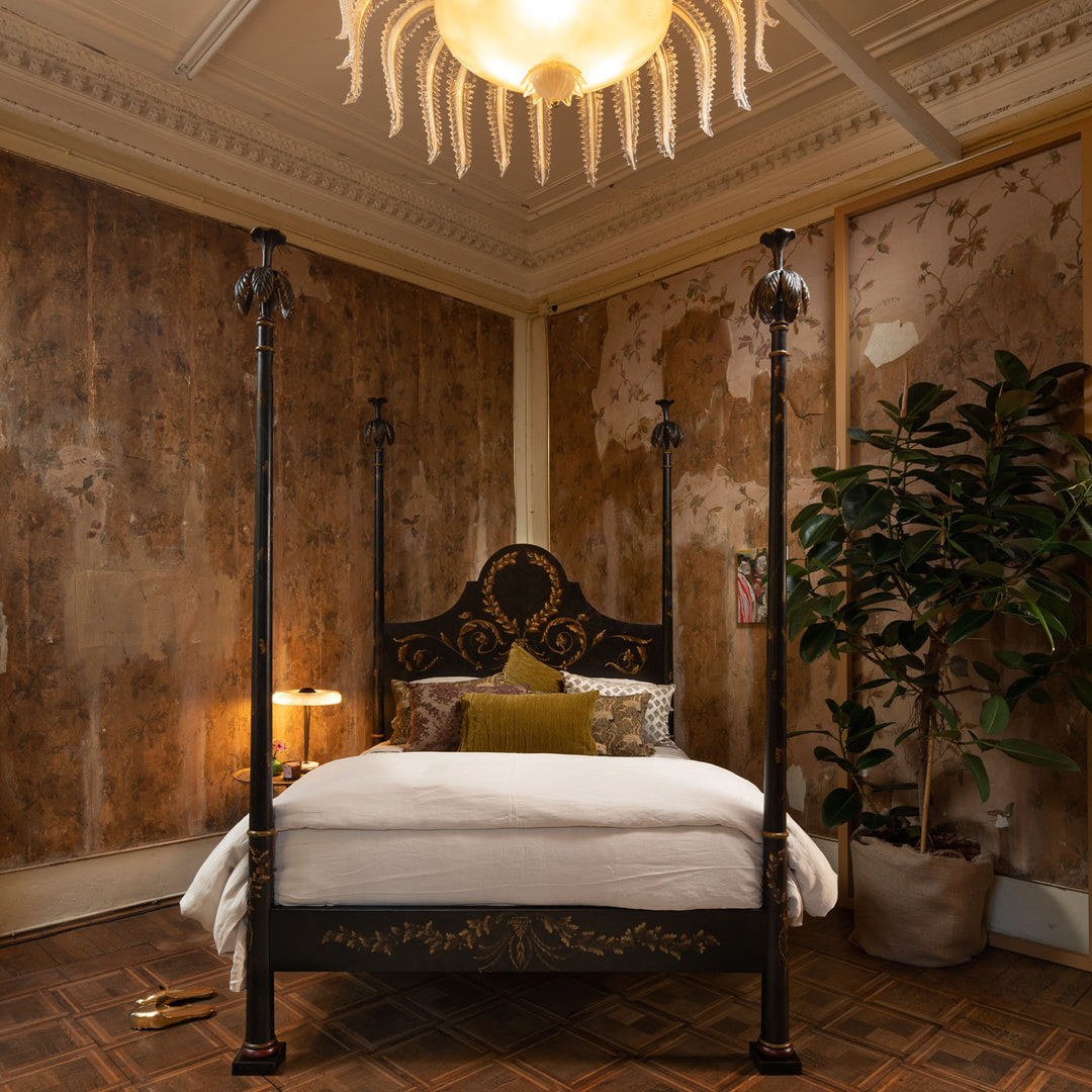 Black Roma Queen Size Bed with Laurel Crown Porte Italia | Artemest