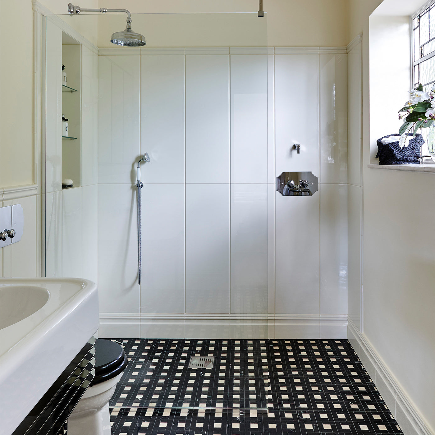 Elite 4 Black Marquina Marble Flooring Devon&Devon | Artemest