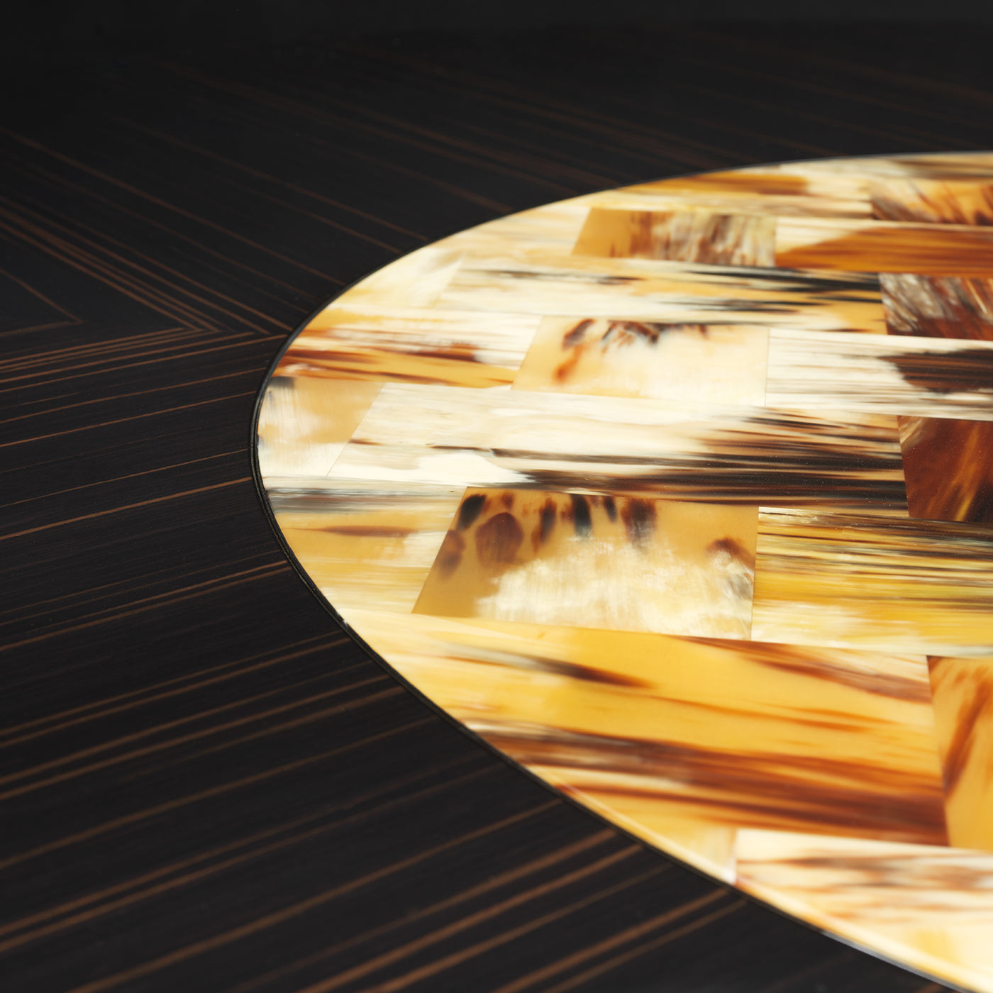 Nettuno Oval Ebony Dining Table with Horn Inlays Arcahorn | Artemest