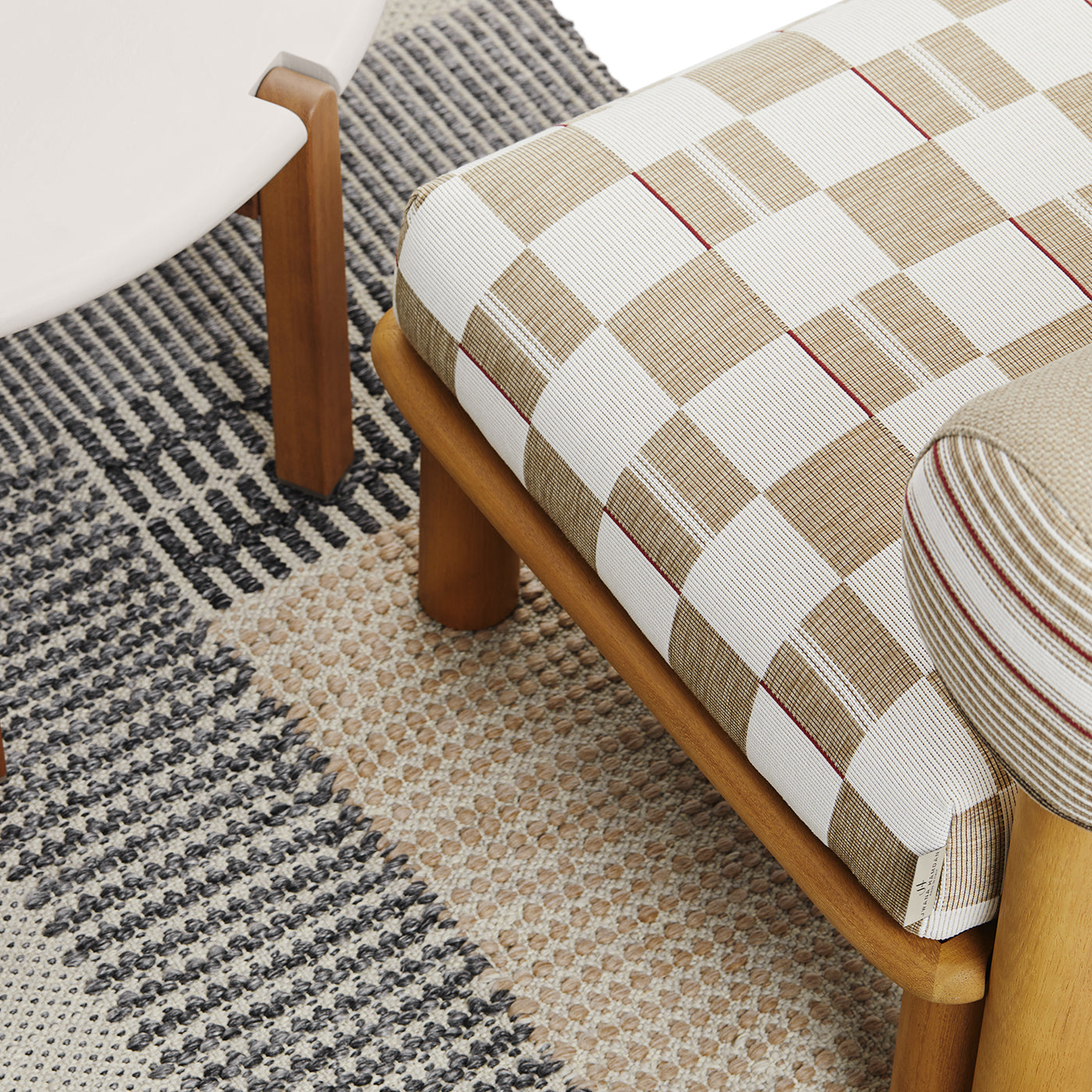 Maitha White Lounge Chair Jwana Hamdan | Artemest